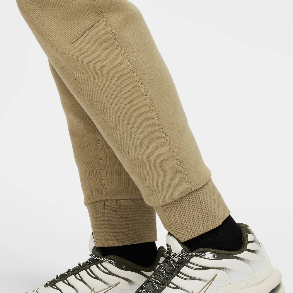 Брюки Nike Sportswear Tech Fleece Older Kids - купить по цене 43 920 ...